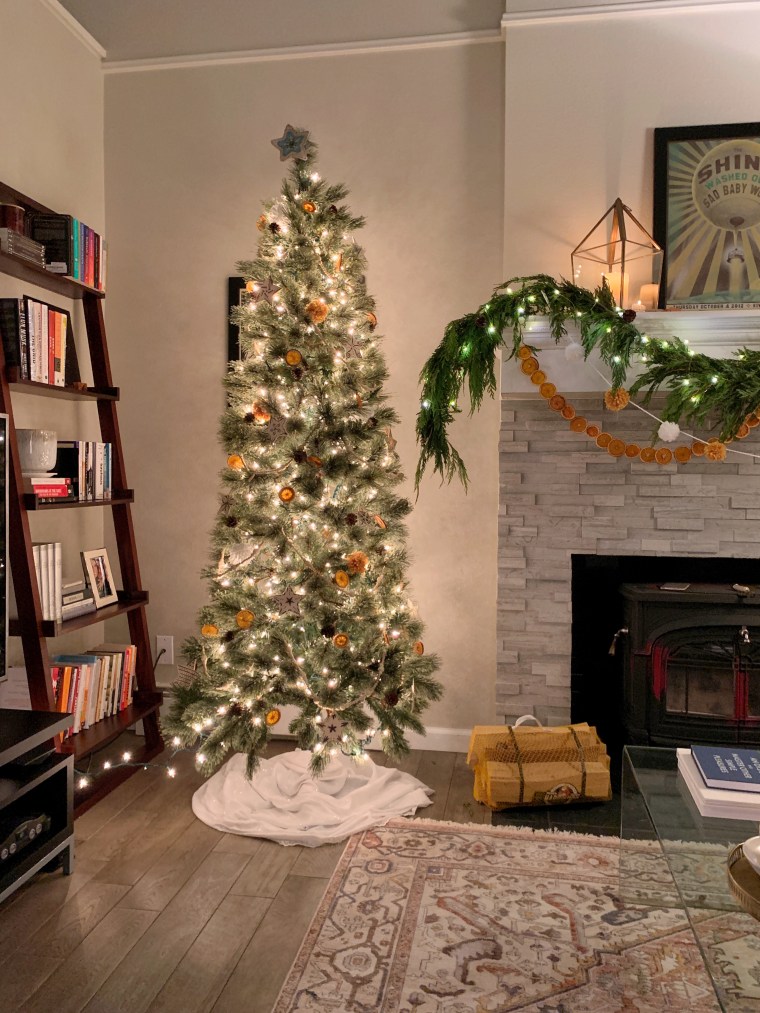 How to Decorate a Natural Christmas Tree – Sew Bake Decorate